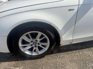 Balts Audi A4 2009 Marijampole, ar dzinēja tilpumu 2.00 L un nobraukumu 500 tūkst. km par 2900 €, foto 5 vietnē AUTOMOTO.COM.LV