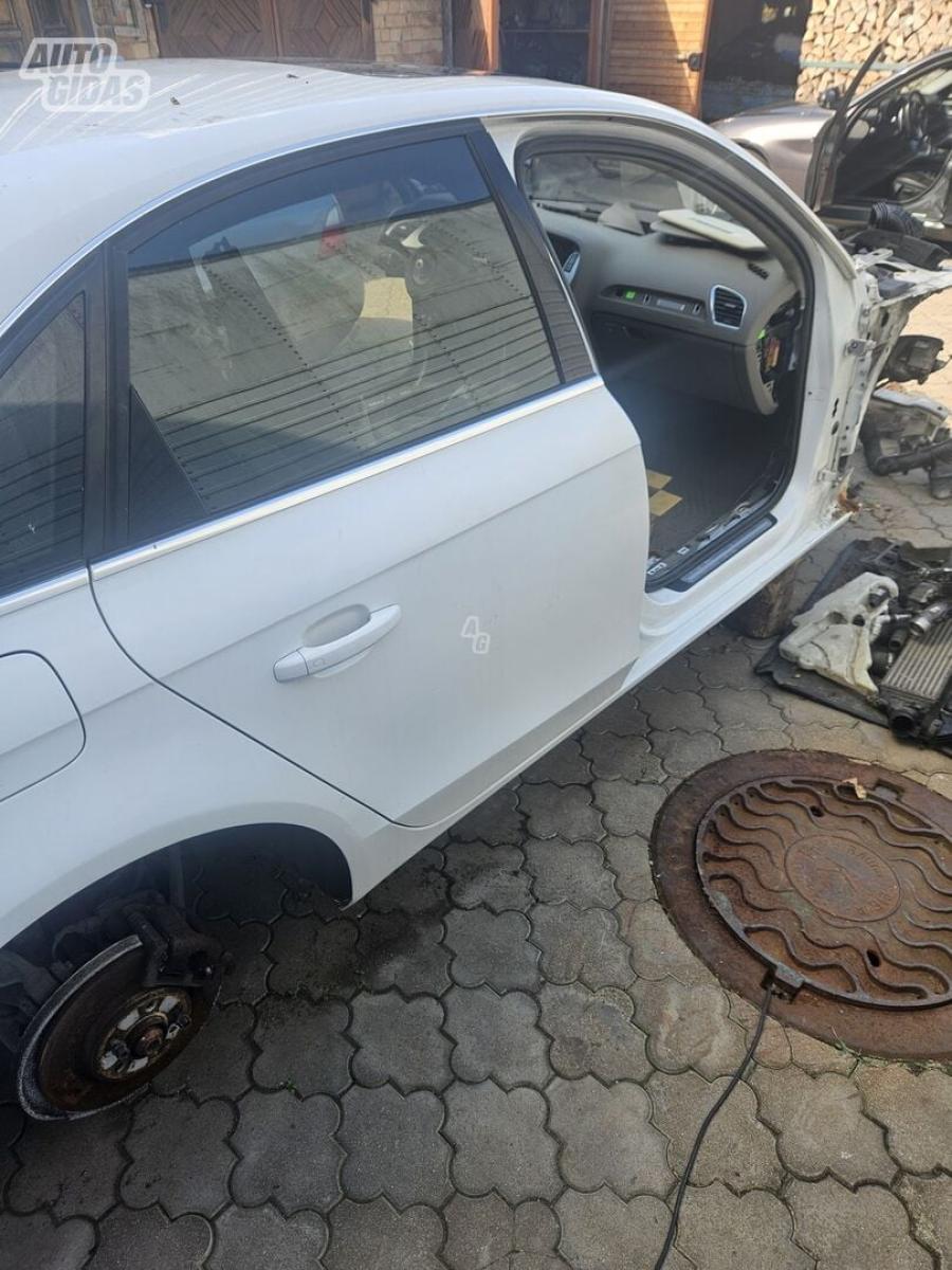 Balts Audi A4 2009 Panevēža, ar dzinēja tilpumu 2.00 L un nobraukumu 250 tūkst. km par 450 €, foto 5 vietnē AUTOMOTO.COM.LV