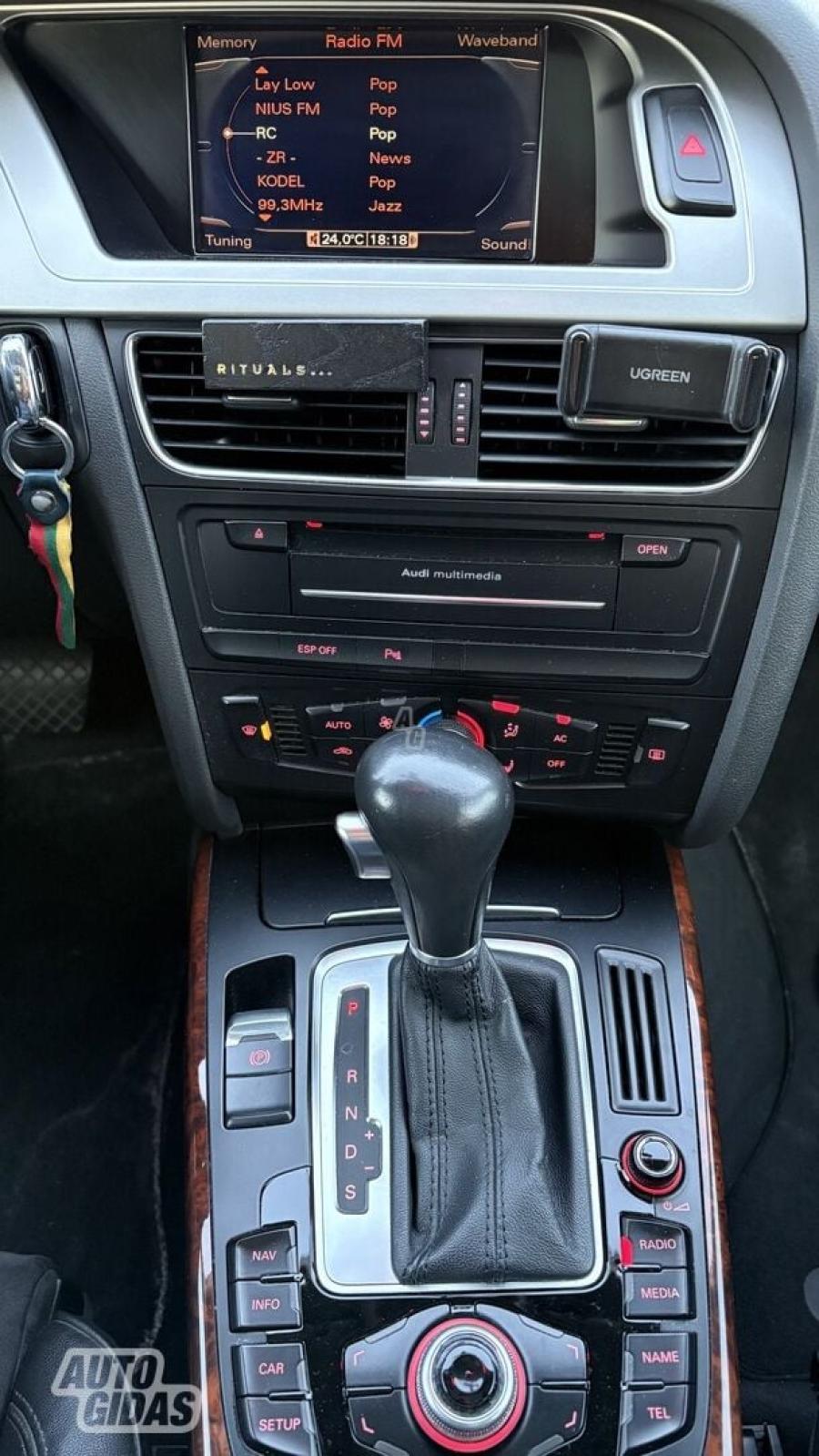 White Audi A4 2010 in Vilnius, with an engine capacity of 3.00 L and mileage of 349 thousand km for 6800 €, photo 19 on AUTOMOTO.COM.LV
