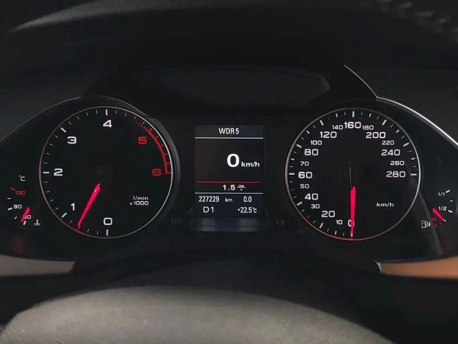 Balts Audi A4 2010 Mārupe, ar dzinēja tilpumu 3.00 L un nobraukumu 227 tūkst. km par 8450 €, foto 9 vietnē AUTOMOTO.COM.LV