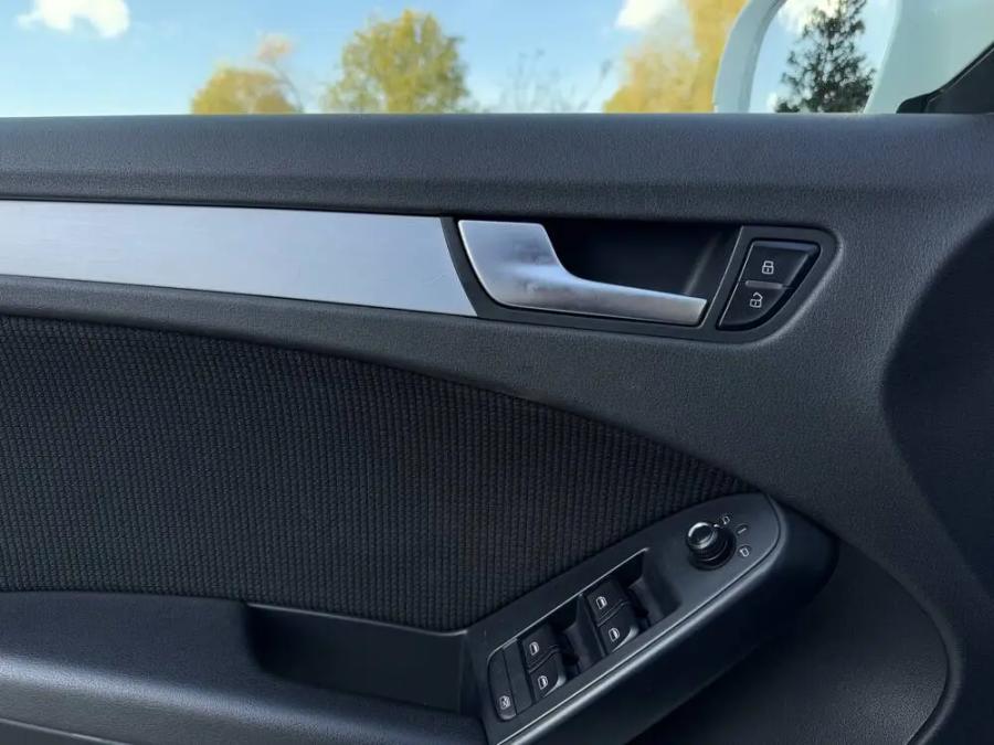 Balts Audi A4 2010 Rīga, ar dzinēja tilpumu 3.00 L un nobraukumu 342 tūkst. km par 5690 €, foto 27 vietnē AUTOMOTO.COM.LV