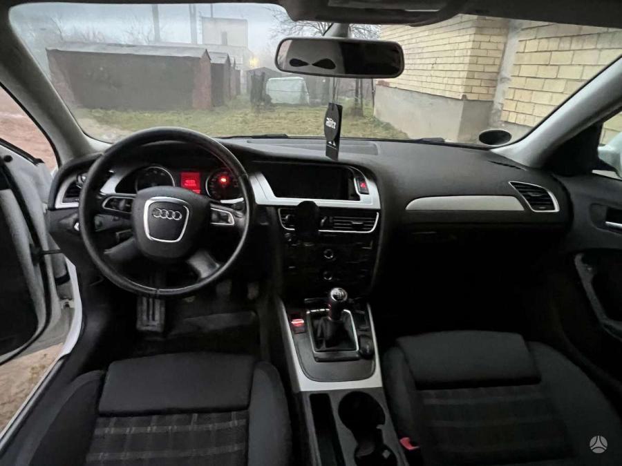Balts Audi A4 2010 Viļņa, ar dzinēja tilpumu 2.00 L un nobraukumu 353 tūkst. km par 3999 €, foto 5 vietnē AUTOMOTO.COM.LV
