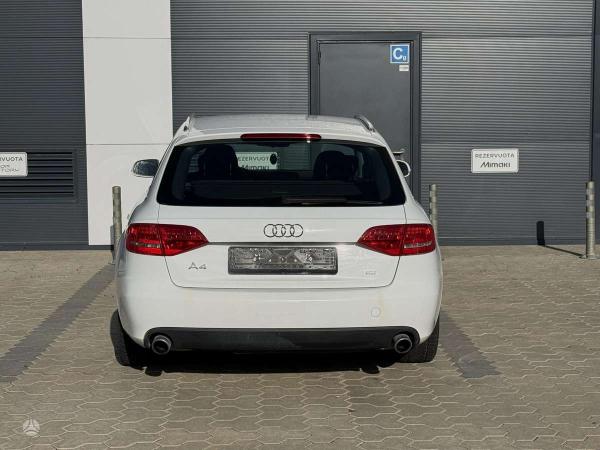 Audi A4 2010 in Vilnius on AUTOMOTO.COM.LV White Audi A4 2010 in Vilnius, with an engine capacity of 1.98 L and mileage of 271 thousand km for 5999 €, photo 4 on AUTOMOTO.COM.LV