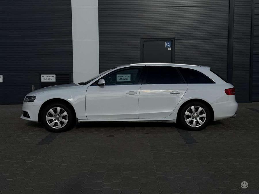 White Audi A4 2010 in Vilnius, with an engine capacity of 1.98 L and mileage of 271 thousand km for 5999 €, photo 5 on AUTOMOTO.COM.LV