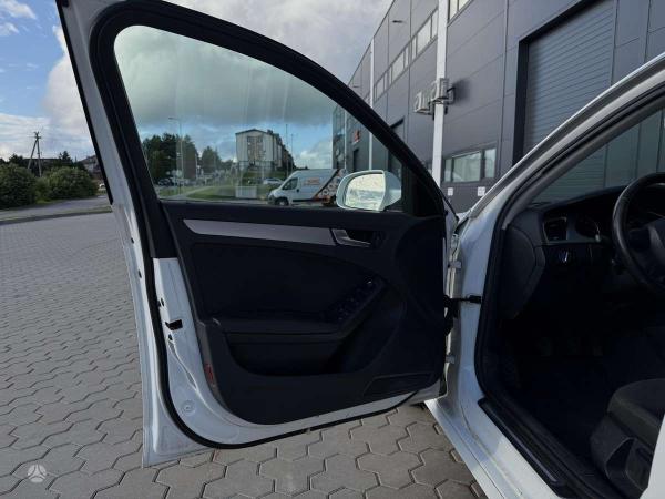 Audi A4 2010 in Vilnius on AUTOMOTO.COM.LV White Audi A4 2010 in Vilnius, with an engine capacity of 1.98 L and mileage of 271 thousand km for 5999 €, photo 8 on AUTOMOTO.COM.LV