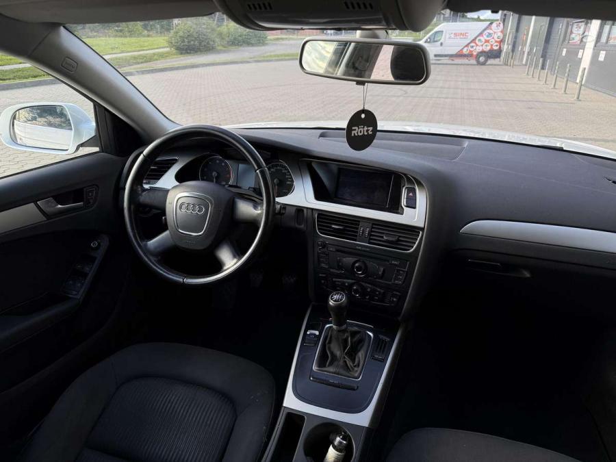 White Audi A4 2010 in Vilnius, with an engine capacity of 1.98 L and mileage of 271 thousand km for 5999 €, photo 15 on AUTOMOTO.COM.LV