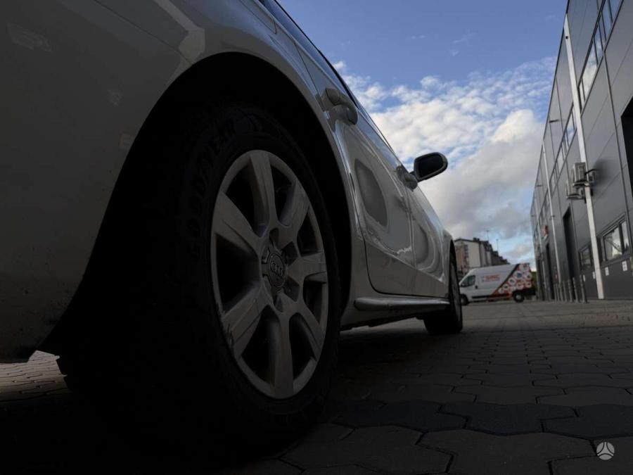 White Audi A4 2010 in Vilnius, with an engine capacity of 1.98 L and mileage of 271 thousand km for 5999 €, photo 18 on AUTOMOTO.COM.LV