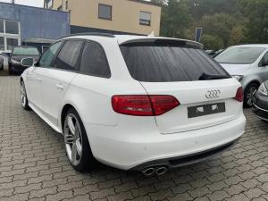 Balts Audi A4 2011 Mārupe, ar dzinēja tilpumu 2.00 L un nobraukumu 265 tūkst. km par 6990 €, foto 4 vietnē AUTOMOTO.COM.LV