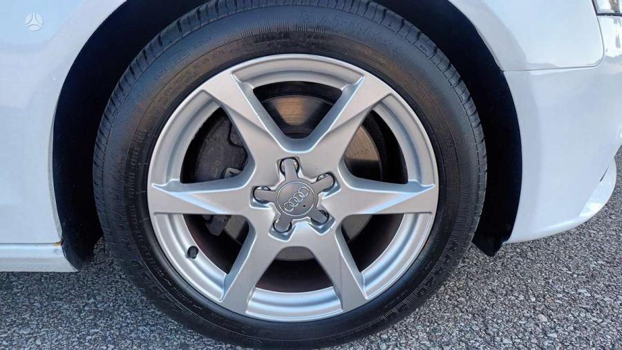 Balts Audi A4 2011 Marijampole, ar dzinēja tilpumu 2.70 L un nobraukumu 270 tūkst. km par 3600 €, foto 8 vietnē AUTOMOTO.COM.LV