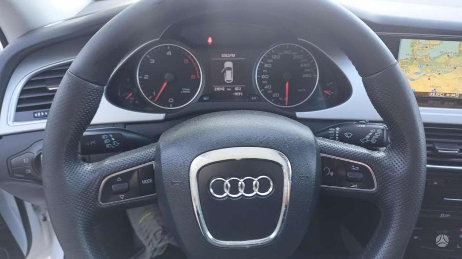 Balts Audi A4 2011 Marijampole, ar dzinēja tilpumu 2.70 L un nobraukumu 270 tūkst. km par 3600 €, foto 13 vietnē AUTOMOTO.COM.LV