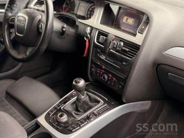 Audi A4 2011 Rīga vietnē Balts Audi A4 2011 Rīga, ar dzinēja tilpumu 2.00 L un nobraukumu 311 tūkst. km par 4800 €, foto 10 vietnē AUTOMOTO.COM.LV