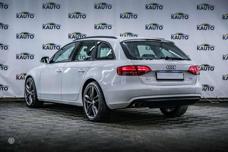 Balts Audi A4 2012 Kauņa, ar dzinēja tilpumu 2.00 L un nobraukumu 303 tūkst. km par 7590 €, foto 4 vietnē AUTOMOTO.COM.LV