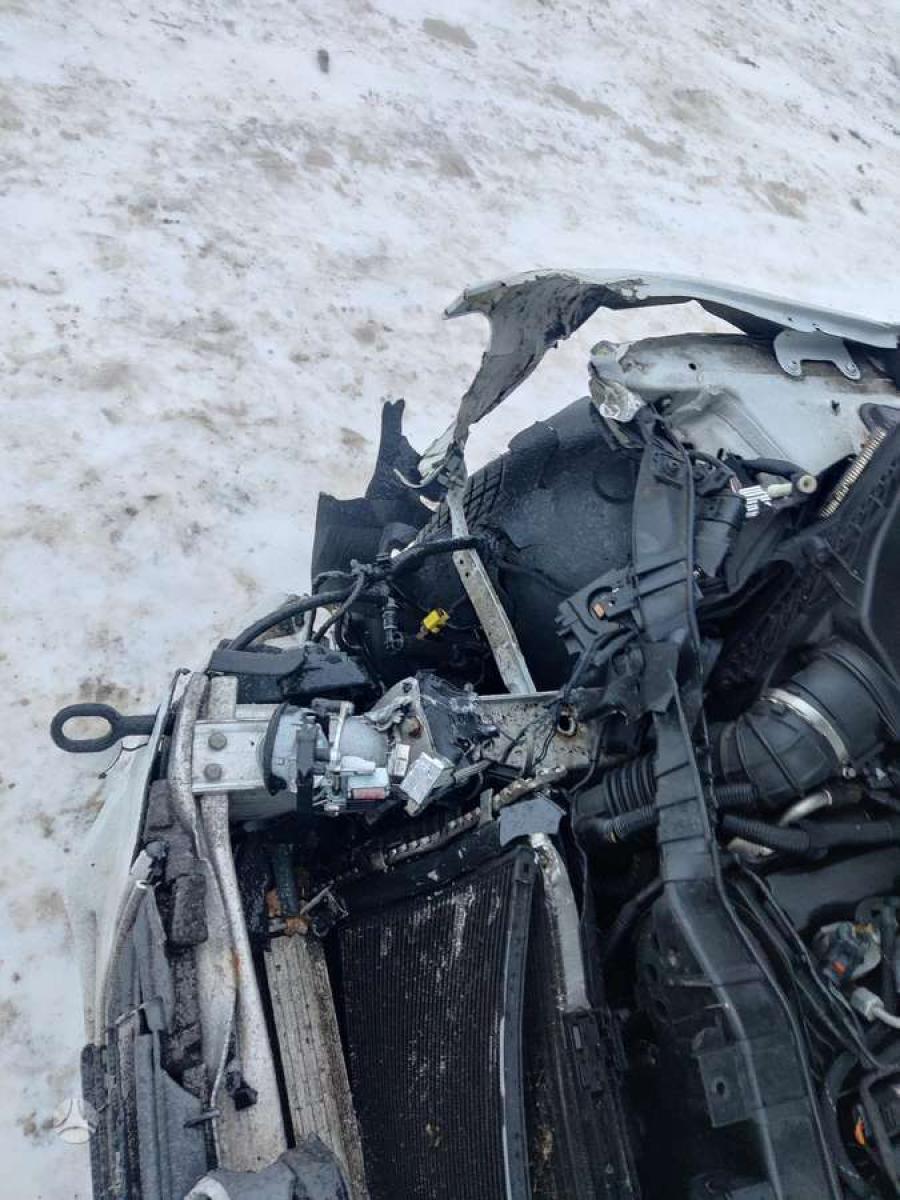 White Audi A4 2012 in Vilnius, with an engine capacity of 2.00 L and mileage of 181 thousand km for 4700 €, photo 15 on AUTOMOTO.COM.LV