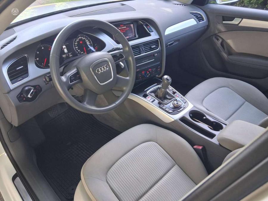 Balts Audi A4 2012 Marijampole, ar dzinēja tilpumu 1.97 L un nobraukumu 264 tūkst. km par 5450 €, foto 12 vietnē AUTOMOTO.COM.LV