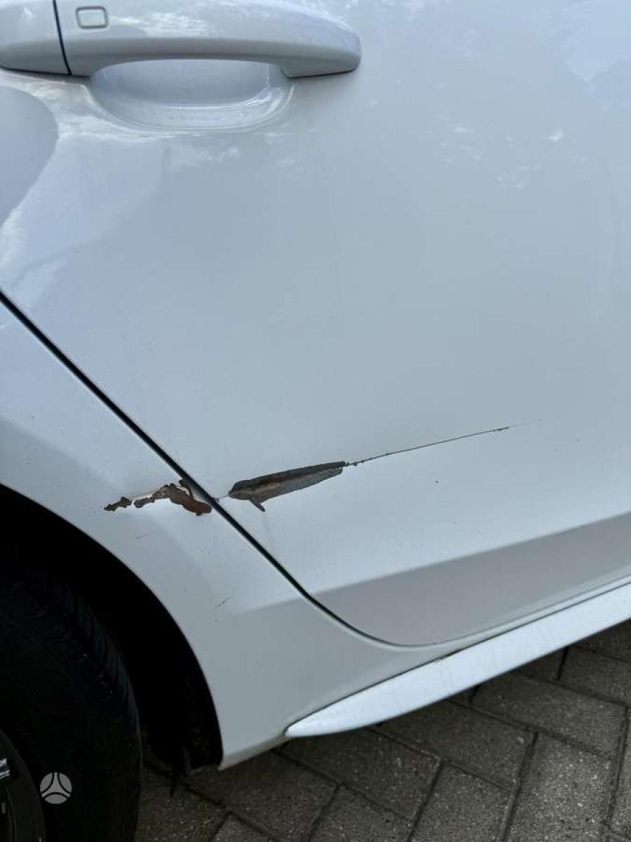 Balts Audi A4 2012 Viļņa, ar dzinēja tilpumu 1.97 L un nobraukumu 338 tūkst. km par 5650 €, foto 12 vietnē AUTOMOTO.COM.LV