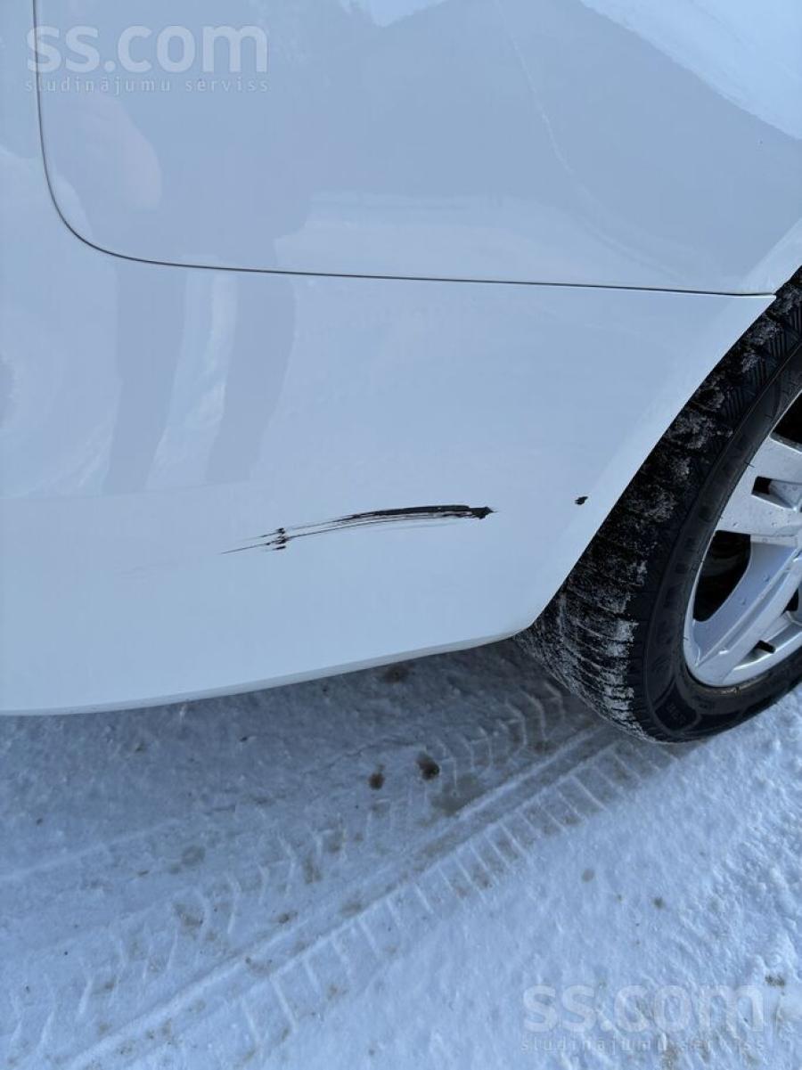 Balts Audi A4 2012 Rīga, ar dzinēja tilpumu 2.00 L un nobraukumu 251 tūkst. km par 7300 €, foto 10 vietnē AUTOMOTO.COM.LV