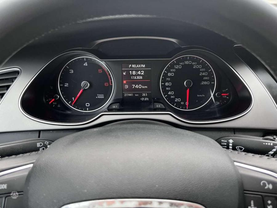 White Audi A4 2013 in Kaunas, with an engine capacity of 2.00 L and mileage of 277 thousand km for 5999 €, photo 15 on AUTOMOTO.COM.LV