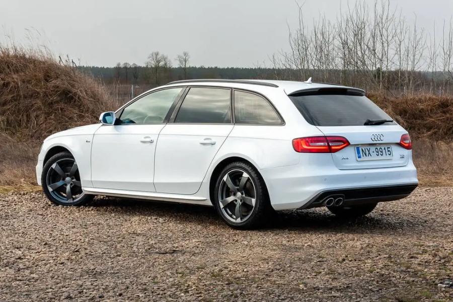 Balts Audi A4 2014 Rīga, ar dzinēja tilpumu 2.00 L un nobraukumu 305 tūkst. km par 10495 €, foto 3 vietnē AUTOMOTO.COM.LV