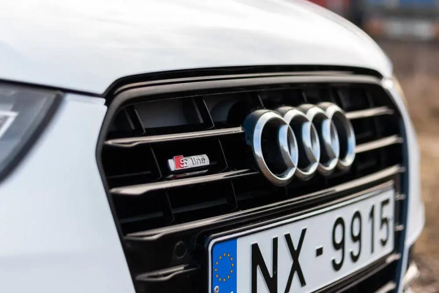 Balts Audi A4 2014 Rīga, ar dzinēja tilpumu 2.00 L un nobraukumu 305 tūkst. km par 10495 €, foto 13 vietnē AUTOMOTO.COM.LV
