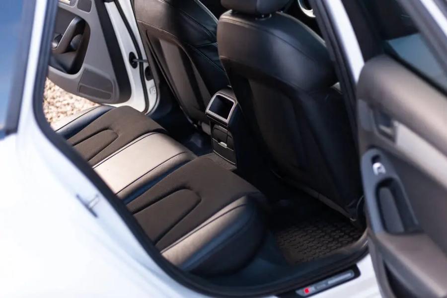 Balts Audi A4 2014 Rīga, ar dzinēja tilpumu 2.00 L un nobraukumu 305 tūkst. km par 10495 €, foto 16 vietnē AUTOMOTO.COM.LV