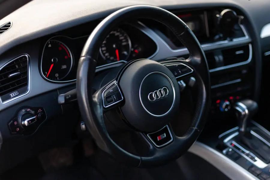 Balts Audi A4 2014 Rīga, ar dzinēja tilpumu 2.00 L un nobraukumu 305 tūkst. km par 10495 €, foto 21 vietnē AUTOMOTO.COM.LV