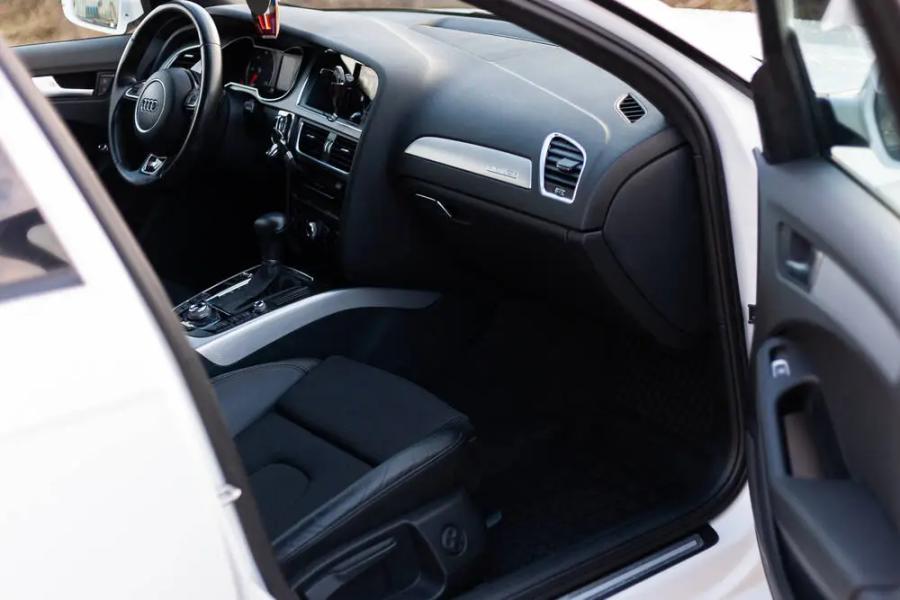 Balts Audi A4 2014 Rīga, ar dzinēja tilpumu 2.00 L un nobraukumu 305 tūkst. km par 10495 €, foto 24 vietnē AUTOMOTO.COM.LV