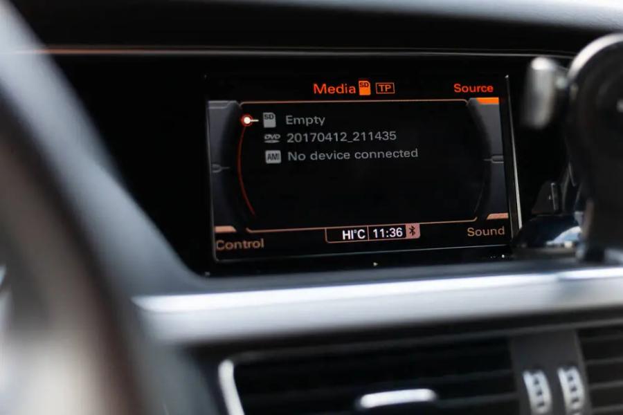 Balts Audi A4 2014 Rīga, ar dzinēja tilpumu 2.00 L un nobraukumu 305 tūkst. km par 10495 €, foto 36 vietnē AUTOMOTO.COM.LV