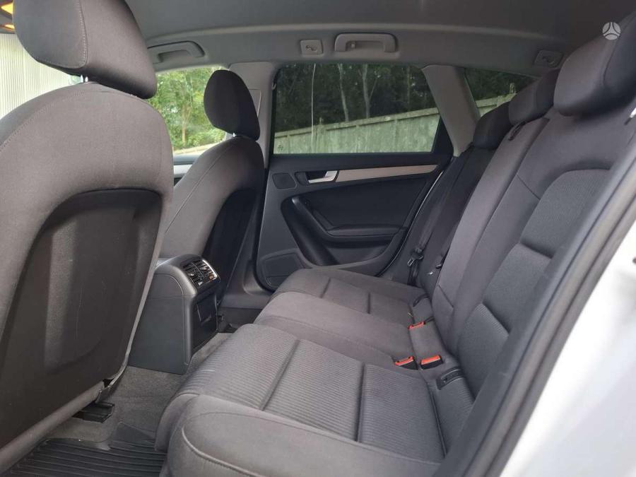 Balts Audi A4 2014 Viļņa, ar dzinēja tilpumu 1.97 L un nobraukumu 232 tūkst. km par 6900 €, foto 24 vietnē AUTOMOTO.COM.LV