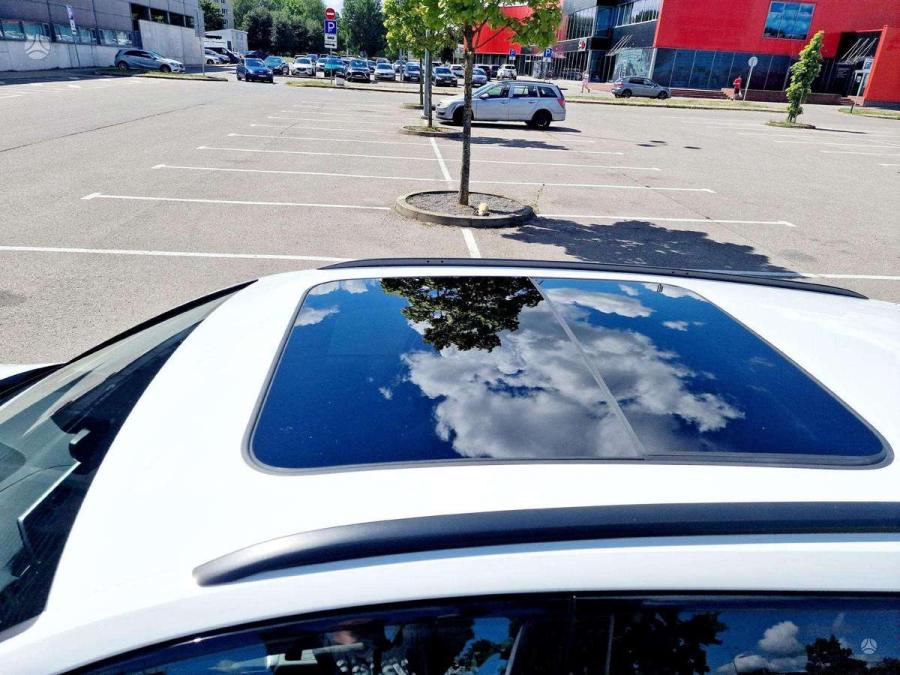 White Audi A4 2016 in Kaunas, with an engine capacity of 1.97 L and mileage of 302 thousand km for 12300 €, photo 5 on AUTOMOTO.COM.LV