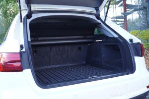 White Audi A4 2016 in Riga, with an engine capacity of 2.00 L and mileage of 220 thousand km for 15790 €, photo 25 on AUTOMOTO.COM.LV