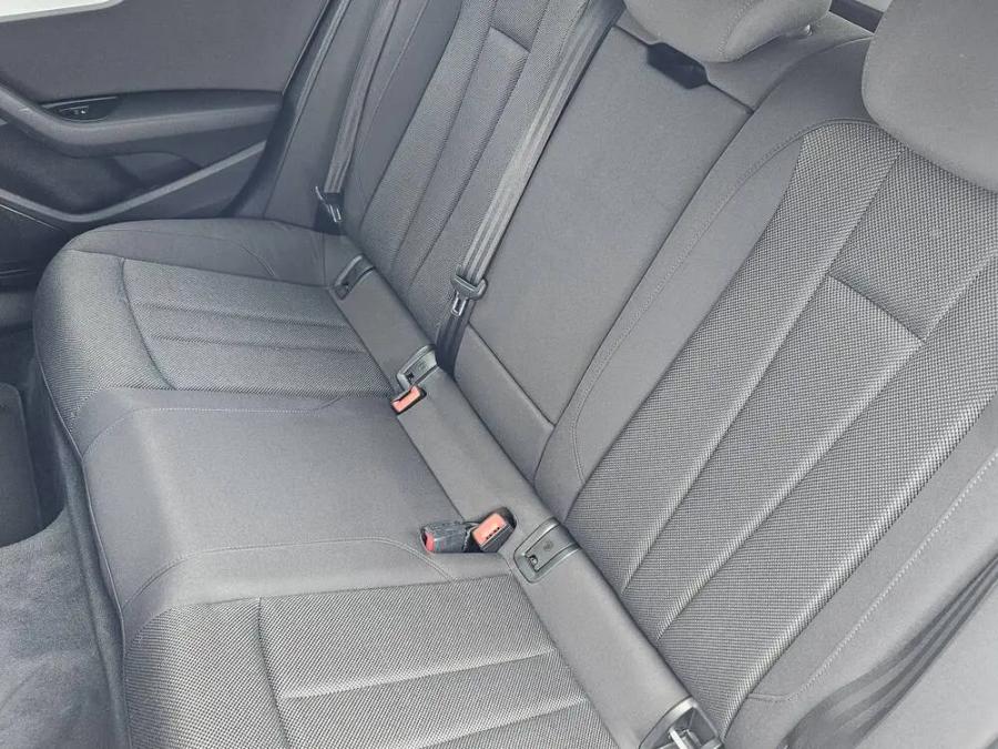 Balts Audi A4 2017 Jēkabpils, ar dzinēja tilpumu 2.00 L un nobraukumu 310 tūkst. km par 11990 €, foto 18 vietnē AUTOMOTO.COM.LV
