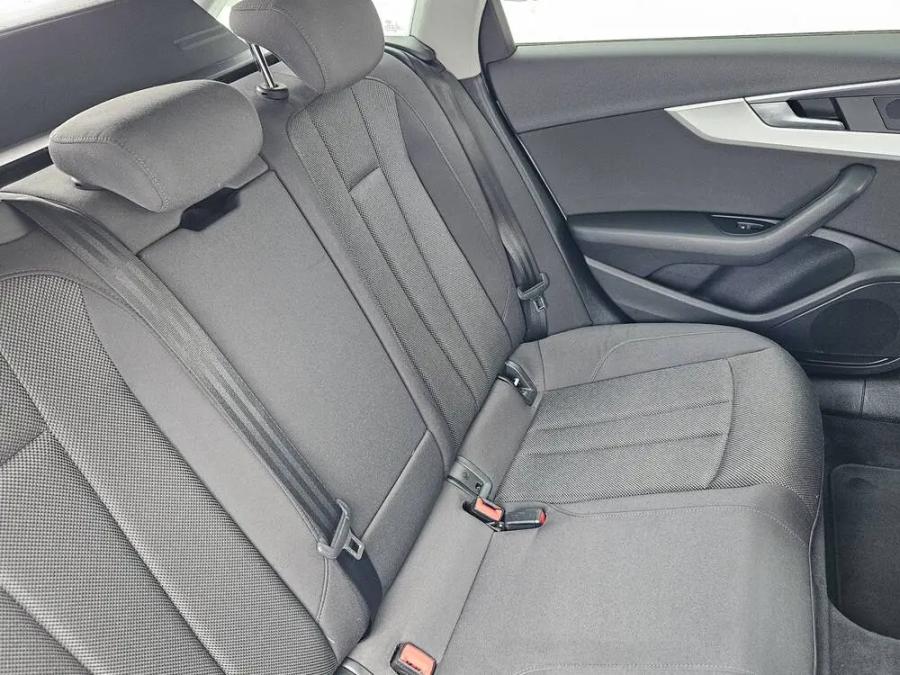 Balts Audi A4 2017 Jēkabpils, ar dzinēja tilpumu 2.00 L un nobraukumu 310 tūkst. km par 11990 €, foto 19 vietnē AUTOMOTO.COM.LV