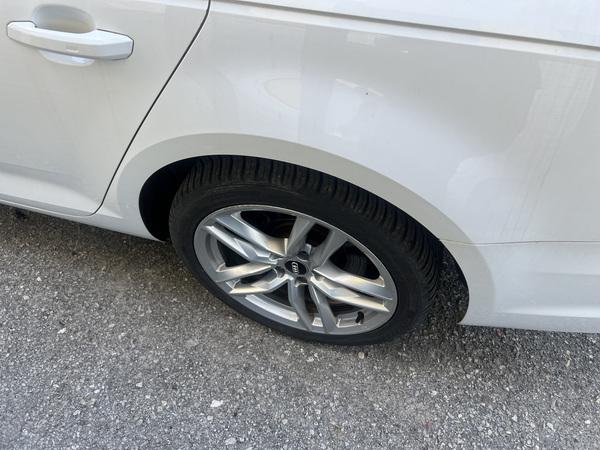 Balts Audi A4 2017 Pērnava, ar dzinēja tilpumu 3.00 L un nobraukumu 264 tūkst. km par 16000 €, foto 4 vietnē AUTOMOTO.COM.LV