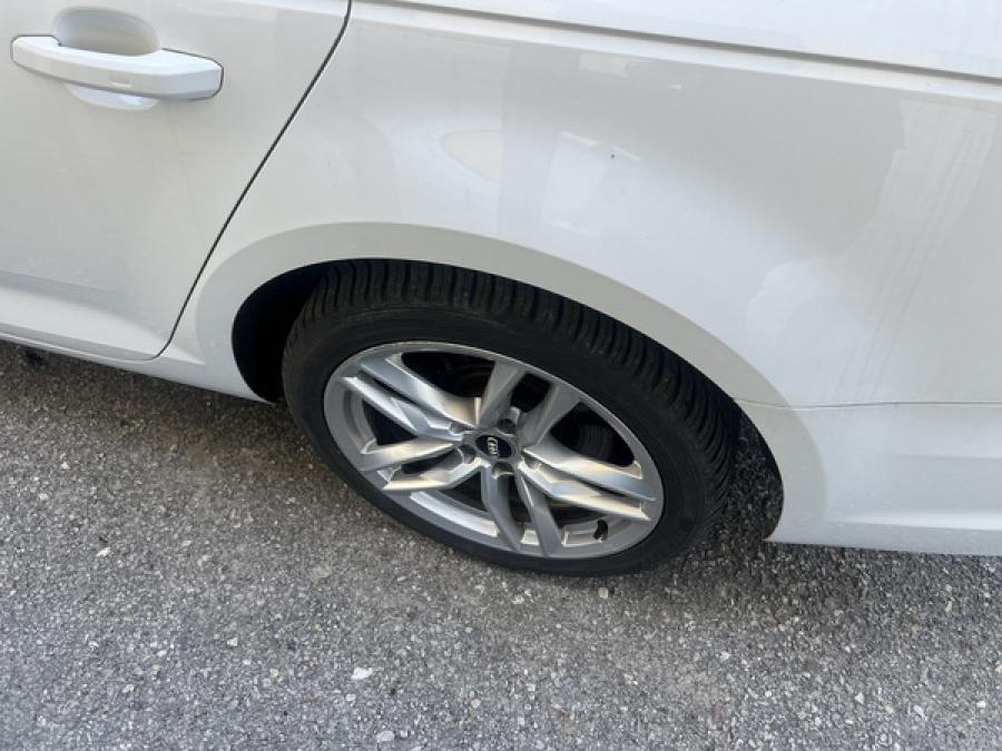White Audi A4 2017 in Parnu, with an engine capacity of 3.00 L and mileage of 264 thousand km for 16000 €, photo 5 on AUTOMOTO.COM.LV