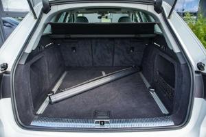 White Audi A4 2017 in Marijampole, with an engine capacity of 1.97 L and mileage of 227 thousand km for 11450 €, photo 16 on AUTOMOTO.COM.LV