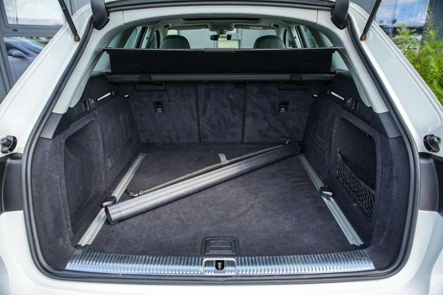 White Audi A4 2017 in Marijampole, with an engine capacity of 1.97 L and mileage of 227 thousand km for 11450 €, photo 16 on AUTOMOTO.COM.LV