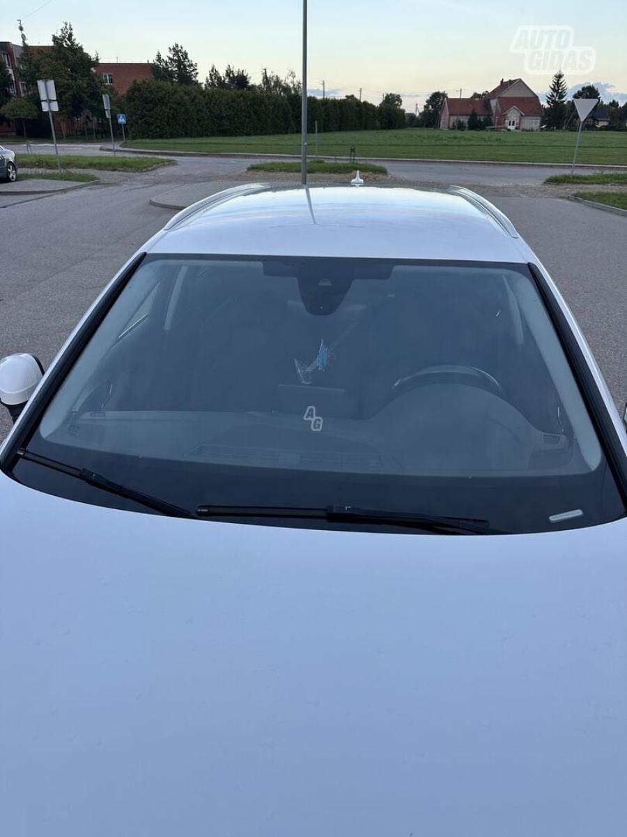 White Audi A4 2017 in Kaunas, with an engine capacity of 2.00 L and mileage of 311 thousand km for 11600 €, photo 14 on AUTOMOTO.COM.LV