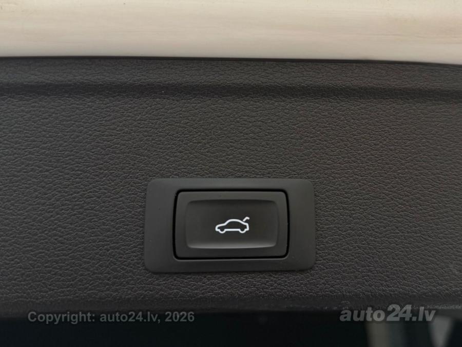 White Audi A4 2020 in Tallinn, with an engine capacity of 2.00 L and mileage of 230 thousand km for 16900 €, photo 26 on AUTOMOTO.COM.LV