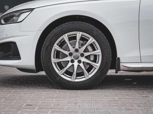White Audi A4 2020 in Siauliai, with an engine capacity of 2.00 L and mileage of 172 thousand km for 17999 €, photo 41 on AUTOMOTO.COM.LV