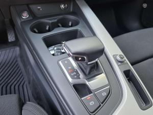 White Audi A4 2020 in Jonava, with an engine capacity of 2.00 L and mileage of 234 thousand km for 18250 €, photo 32 on AUTOMOTO.COM.LV