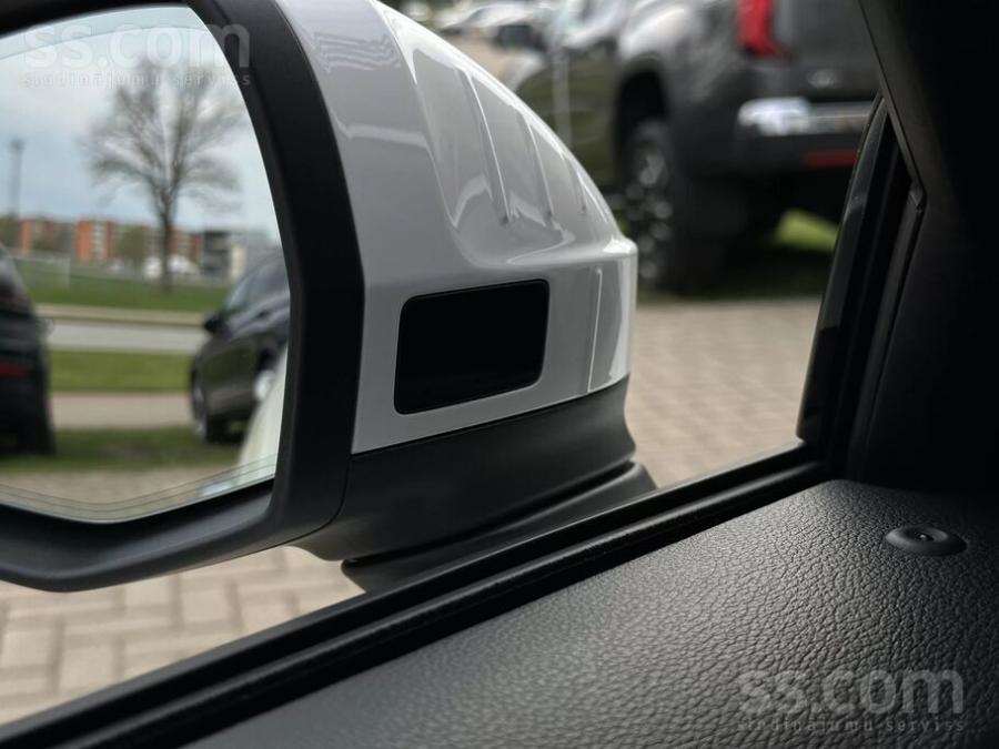White Audi A4 2020 in Riga, with an engine capacity of 2.00 L and mileage of 225 thousand km for 20990 €, photo 17 on AUTOMOTO.COM.LV
