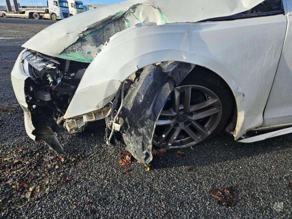 White Audi A4 2021 in Taurage, with an engine capacity of 1.97 L and mileage of 280 thousand km for 7999 €, photo 5 on AUTOMOTO.COM.LV