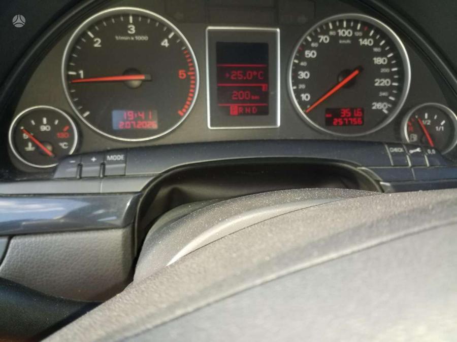 Yellow Audi A4 2003 in Utena, with an engine capacity of 2.50 L and mileage of 258 thousand km for 1499 €, photo 24 on AUTOMOTO.COM.LV