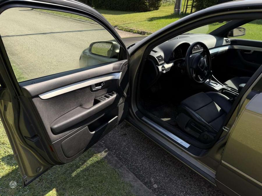 Dzeltens Audi A4 2006 Viļņa, ar dzinēja tilpumu 2.50 L un nobraukumu 300 tūkst. km par 1499 €, foto 14 vietnē AUTOMOTO.COM.LV