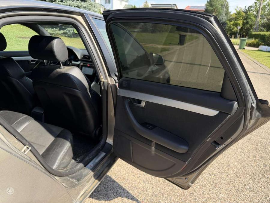 Dzeltens Audi A4 2006 Viļņa, ar dzinēja tilpumu 2.50 L un nobraukumu 300 tūkst. km par 1499 €, foto 19 vietnē AUTOMOTO.COM.LV
