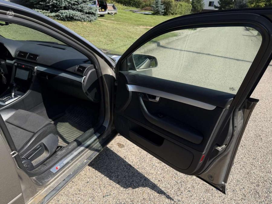 Dzeltens Audi A4 2006 Viļņa, ar dzinēja tilpumu 2.50 L un nobraukumu 300 tūkst. km par 1499 €, foto 20 vietnē AUTOMOTO.COM.LV
