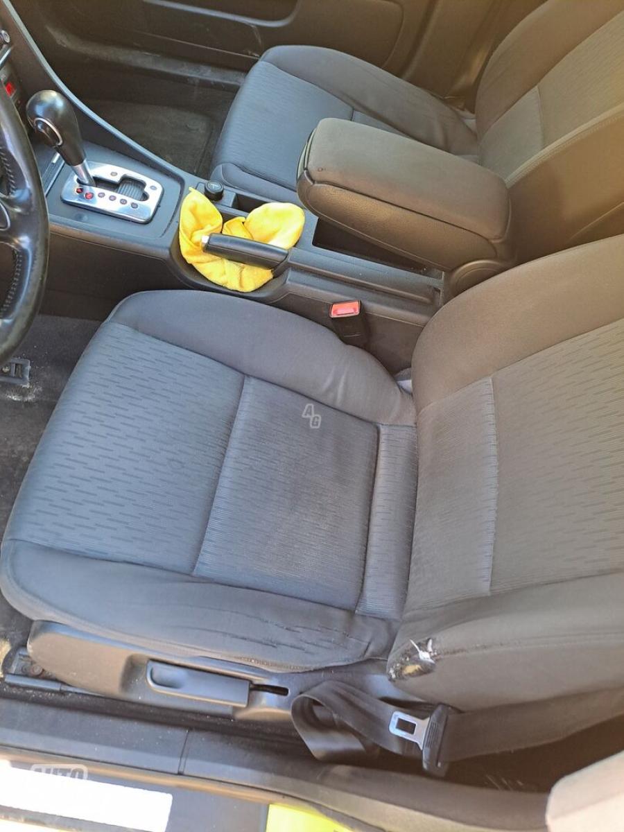 Yellow Audi A4 2005 in Kaunas, with an engine capacity of 2.00 L and mileage of 452 thousand km for 800 €, photo 9 on AUTOMOTO.COM.LV