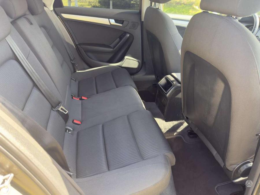 Dzeltens Audi A4 2011 Kaišiadorys, ar dzinēja tilpumu 1.97 L un nobraukumu 318 tūkst. km par 6150 €, foto 9 vietnē AUTOMOTO.COM.LV