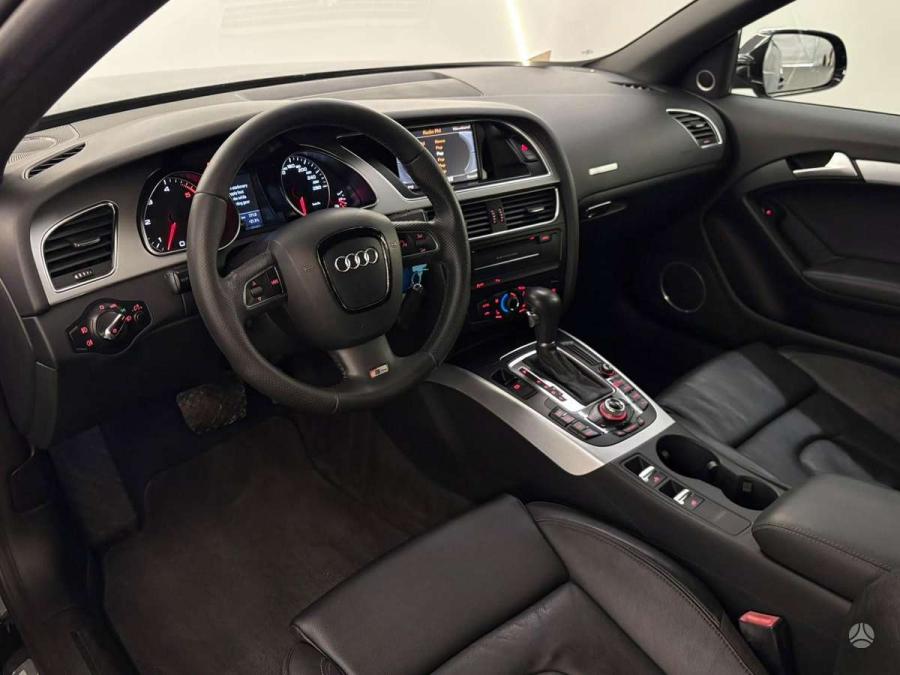 Black Audi A5 2012 in Marijampole, with an engine capacity of 2.70 L and mileage of 284 thousand km for 8500 €, photo 3 on AUTOMOTO.COM.LV