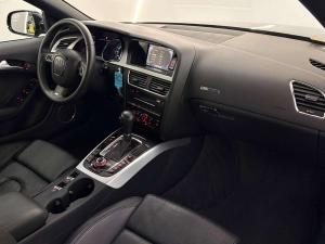 Black Audi A5 2012 in Marijampole, with an engine capacity of 2.70 L and mileage of 284 thousand km for 8500 €, photo 25 on AUTOMOTO.COM.LV